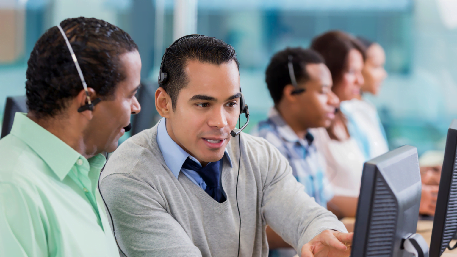 Agentes de call center | Call center de estouro | Tratamento de ...